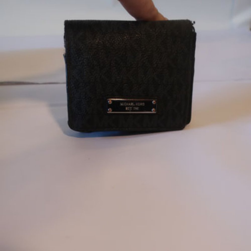 Michael Kors Black Logo Bifold Wallet* - Gem